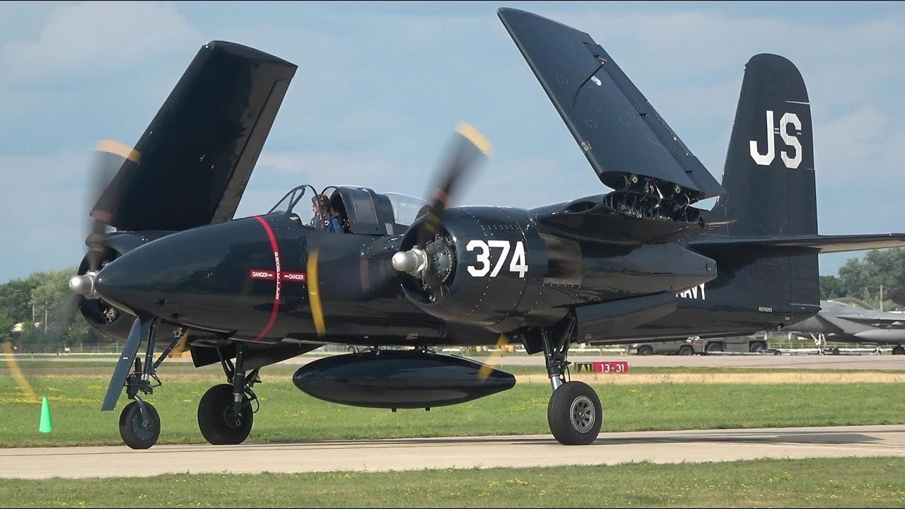 Wing folders at Oshkosh Airshow - YouTube