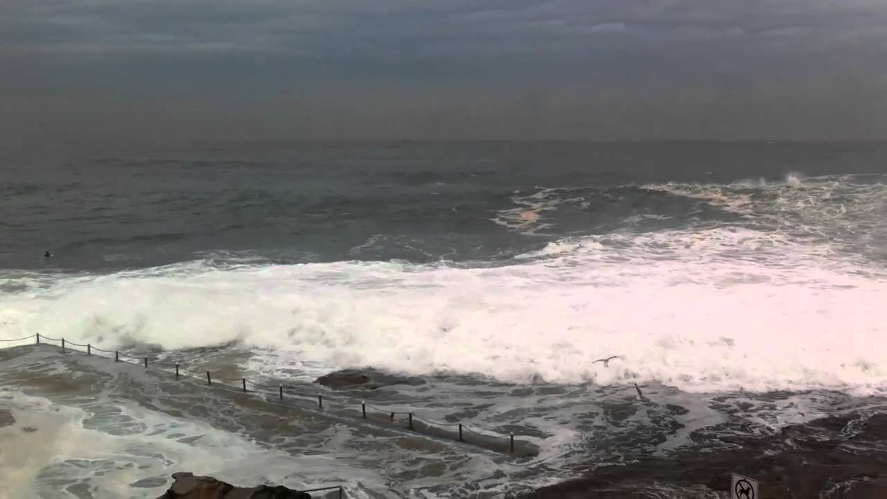 Massive Surf Waves at Dee Why Point flooding the pool like a tsunami ...
