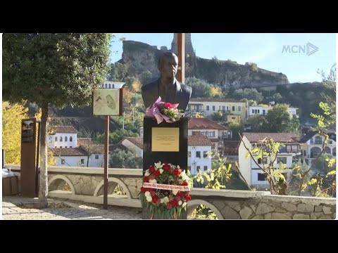 Mustafa Merlika Kruja “kthehet” në shtëpi - YouTube