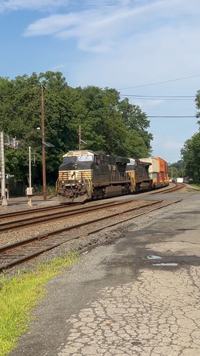 NS 7701 ES44DC leads NS 269 through Piscataway,NJ with a SAAHC hornshow #trains #shrots - YouTube
