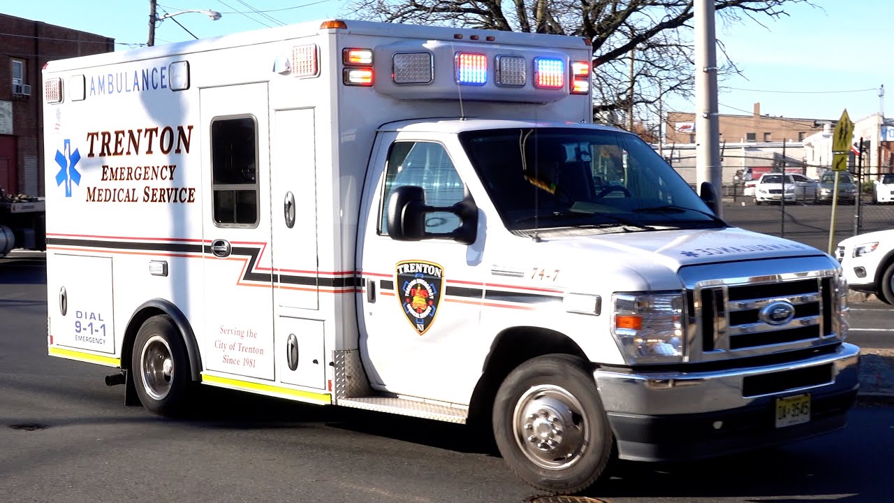 Trenton EMS Ambulance 74-7 Responding - YouTube