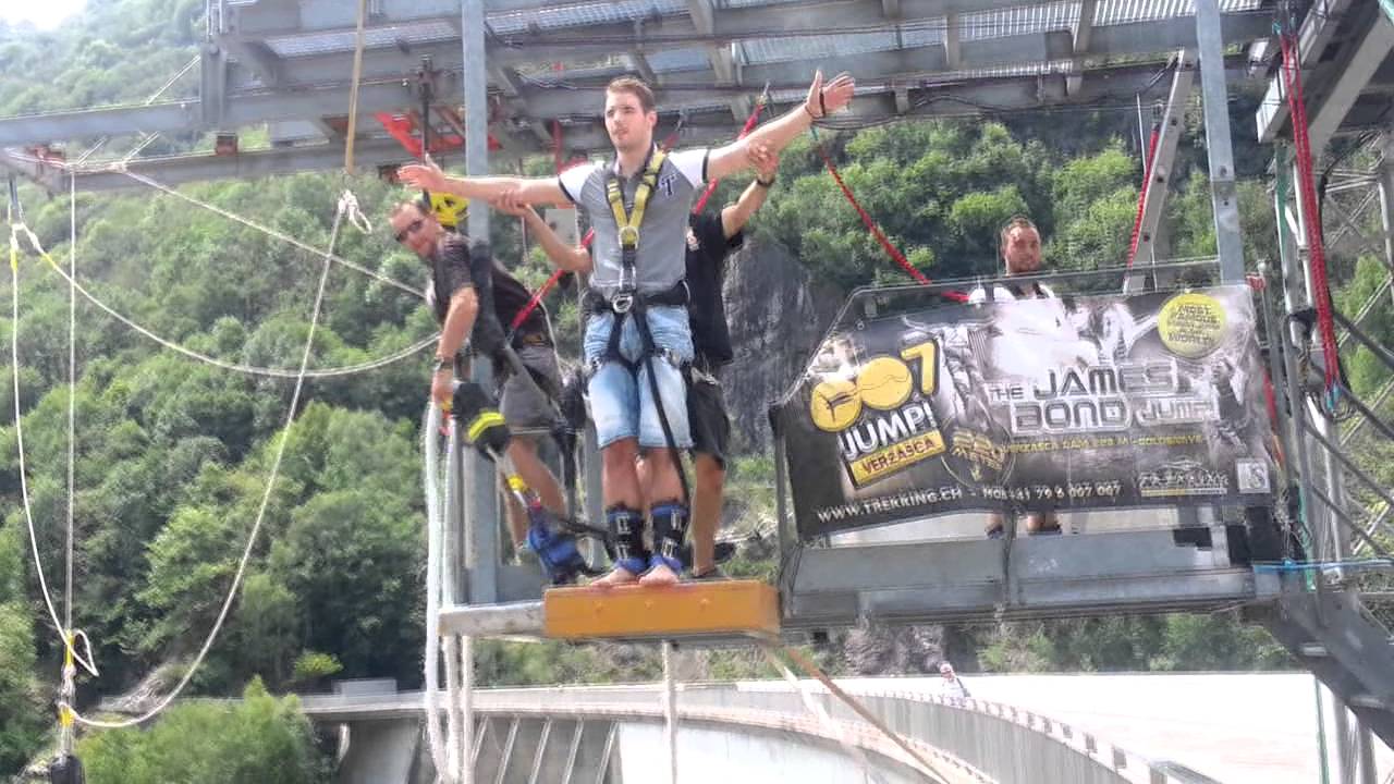 James Bond 007 Goldeneye Bungy Jump (220m) @ Verzasca dam, Switzerland ...