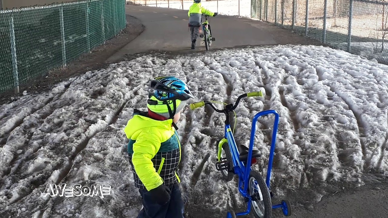 Biking and Snow pile Québec 2020 April - YouTube