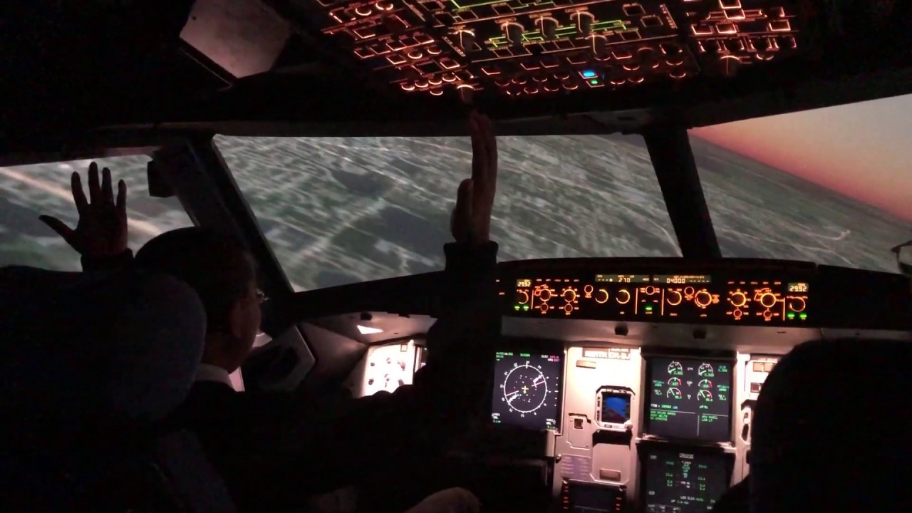 Flying the Airbus A320 for the first time! Part 2 - YouTube