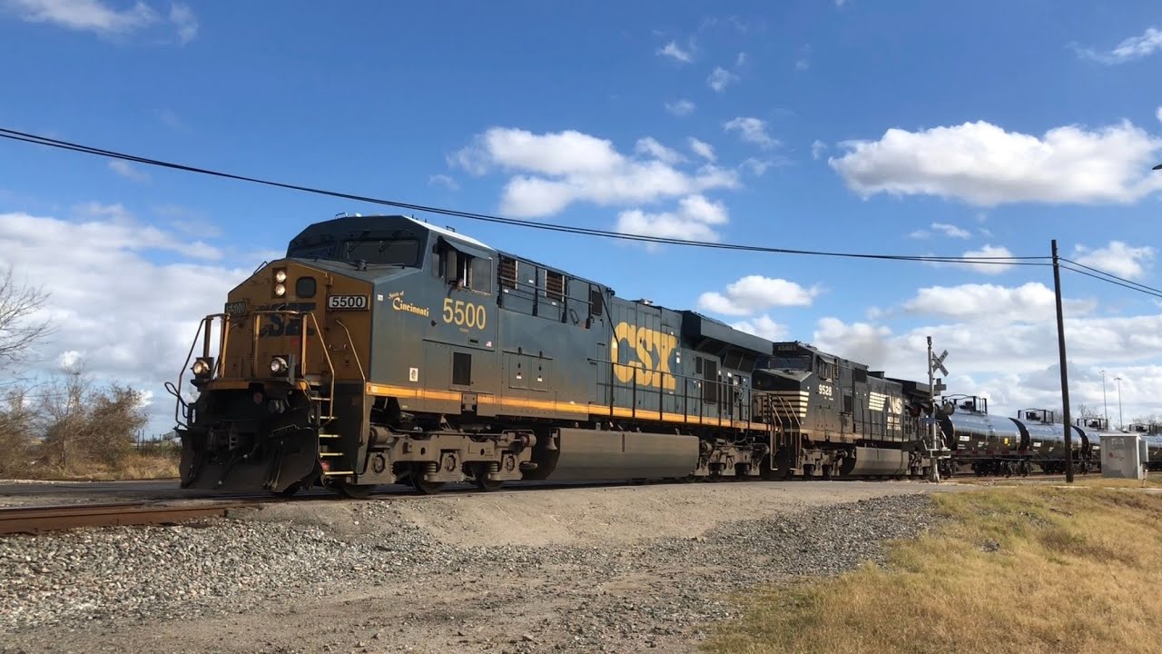 CSX 5500 (Spirit of Cincinnati) and NS 9528 lead the MAGLI-27 thru ...
