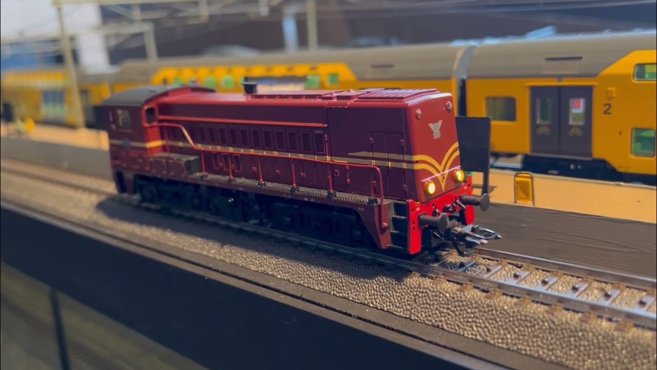 Modelspoorbaan Cees Roco NS 2201 met geluid - YouTube