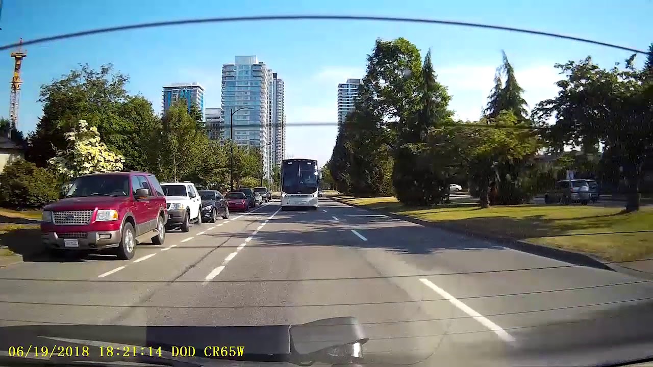 Impatient bus driver - YouTube