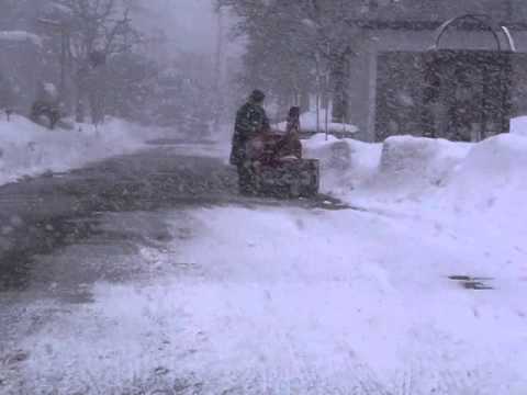 Snow removal in the blizzard（Japan） - YouTube