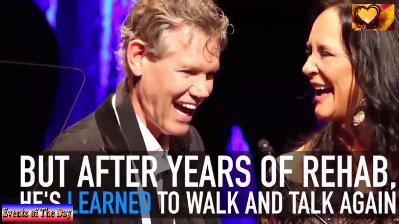 Randy Travis sings 'Amazing Grace' at george jones memorial [After ...