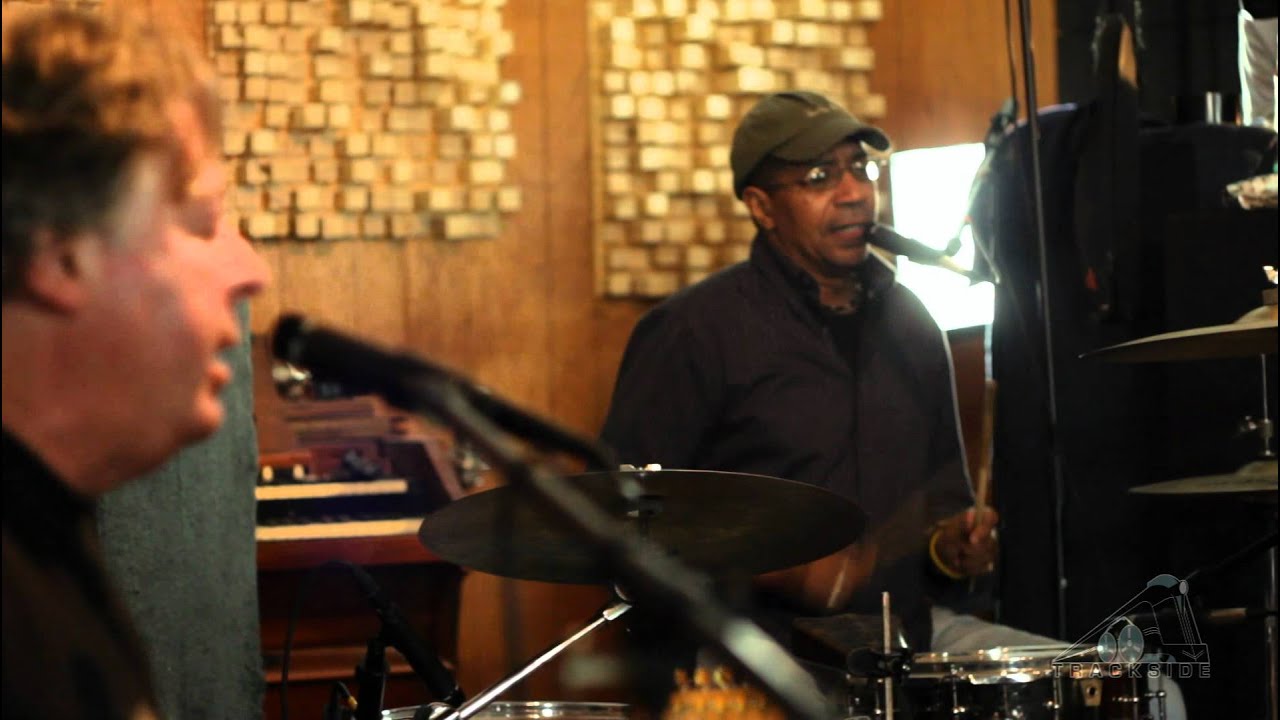 Charlie Tee From NYC - The Carpenter Ants, Live at Trackside - YouTube