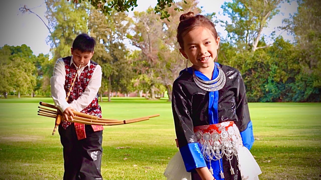 Paj Huam Sib Hlub | Hmoob paj huam | Hmong poetry (Hmong song) - YouTube