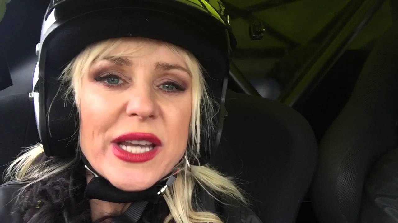 Hardcore-Driften mit Moderatorin Diana Schell im CRIOG - YouTube