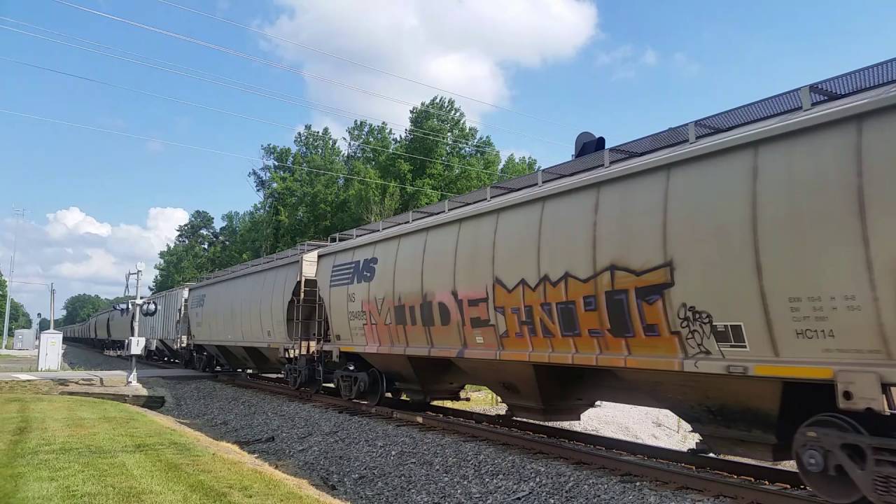 NS ET44AH #3612 leads 51E LHF @ Powhattan w/ 102 cars - YouTube