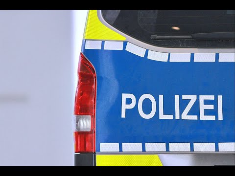 Schwerer Unfall auf B 243 bei Bockenem - Fahrer prallt gegen Baum