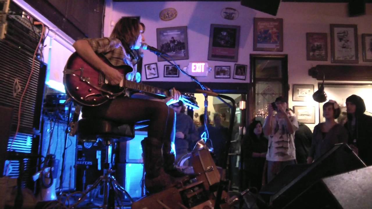 Molly Gene One Whoaman Band "Bumble Bee" - YouTube