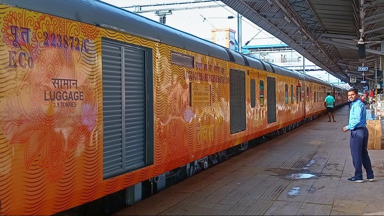 1st Commercial Run of Bhubaneswar ~ New Delhi Tejas Rajdhani Express ...