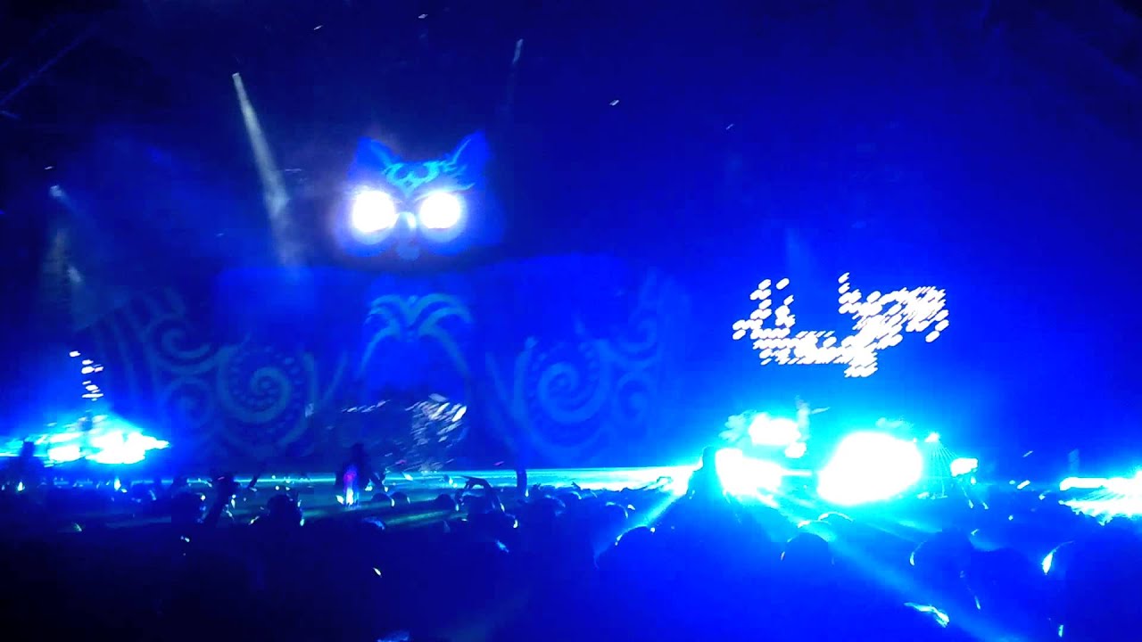 Showtek en EDC México 2014 - YouTube