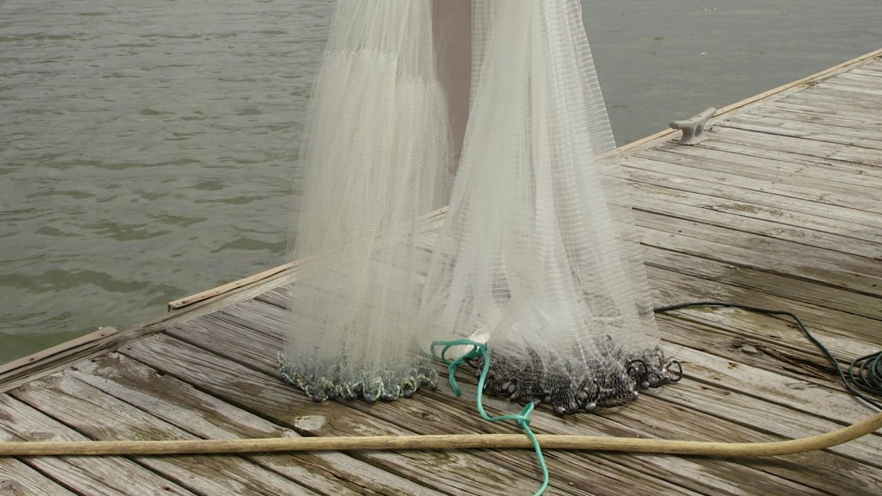 Choosing the Right Cast Net to Catch Bait - YouTube