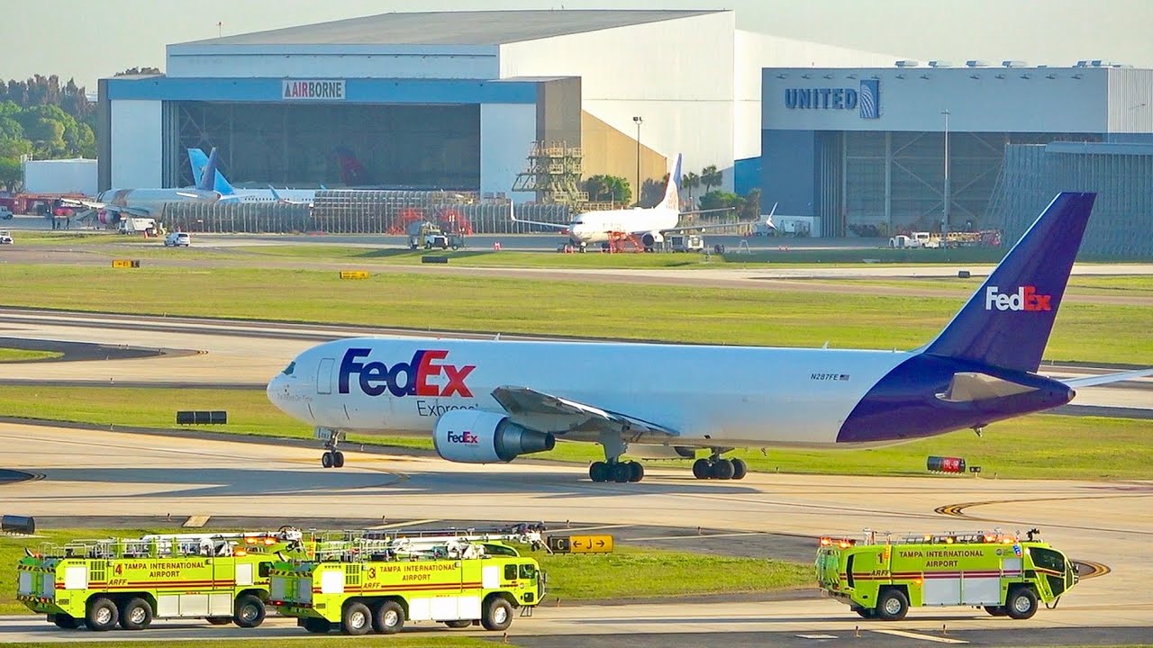 Two Emergency Landings (safely)UA 2331 and Net Jets TPA - YouTube