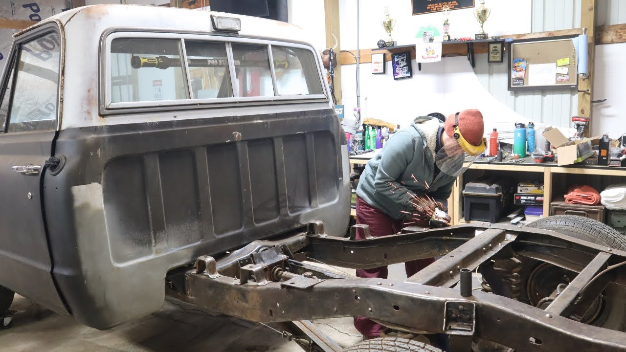 72 Chevy C10 Cab/Frame Grinding + Sealing with Eastwood Rust ...