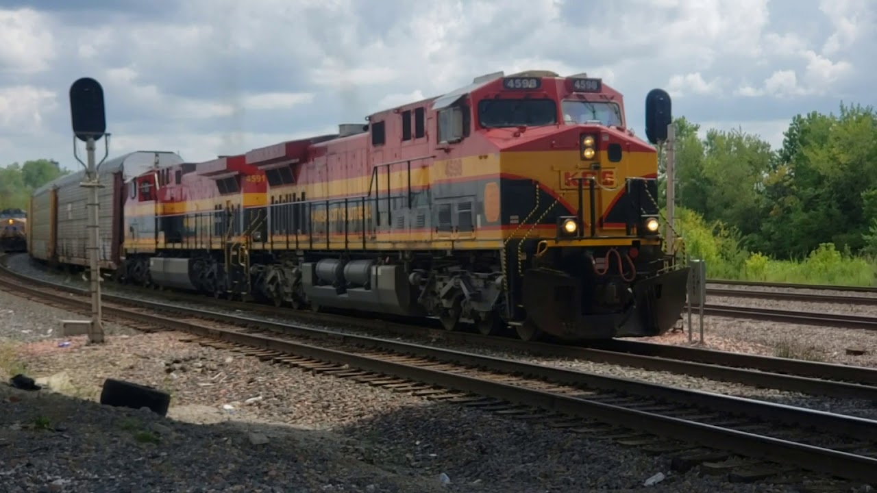 KCS trains featuring a ET44AC and nice K5LA! - YouTube