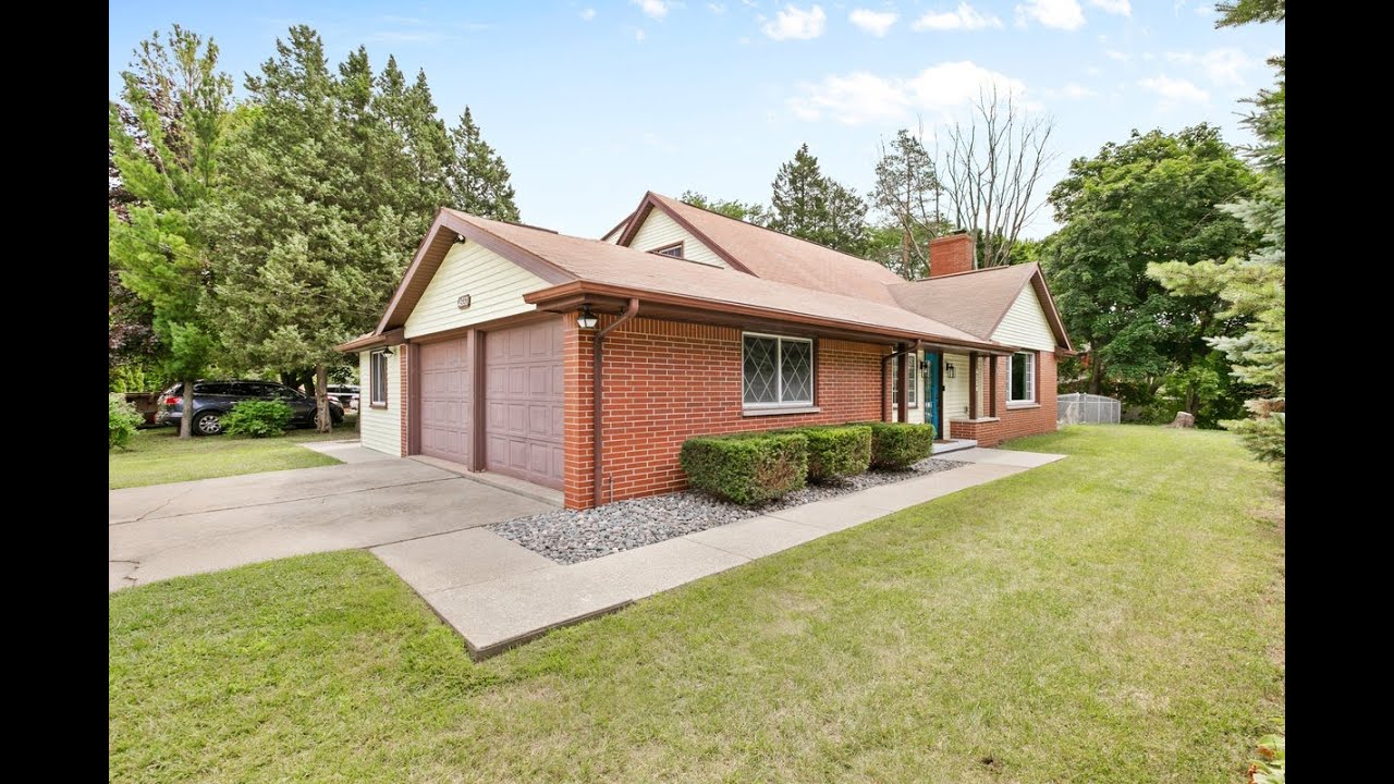 4550 Lakeshore Rd, Fort Gratiot 48059 - YouTube
