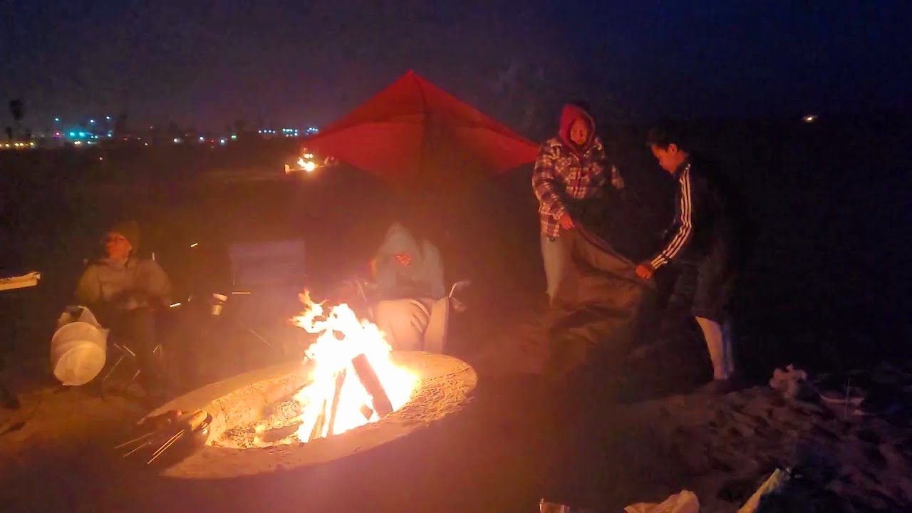 Cold December family bonfire at Huntington Beach - YouTube