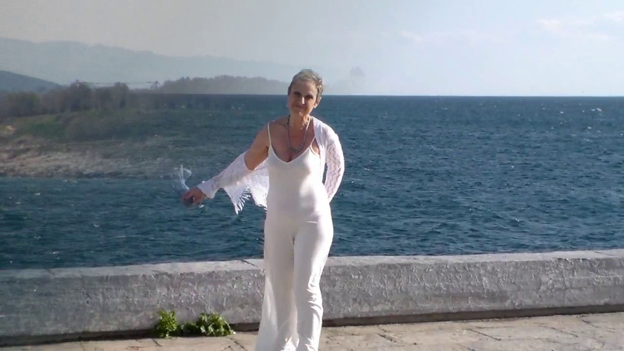 ΝΕΦΕΛΗ - ΝΑ ΜΟΥΝ ΠΟΥΛΙ ΘΑΛΑΣΣΙΝΟ - official video clip - YouTube