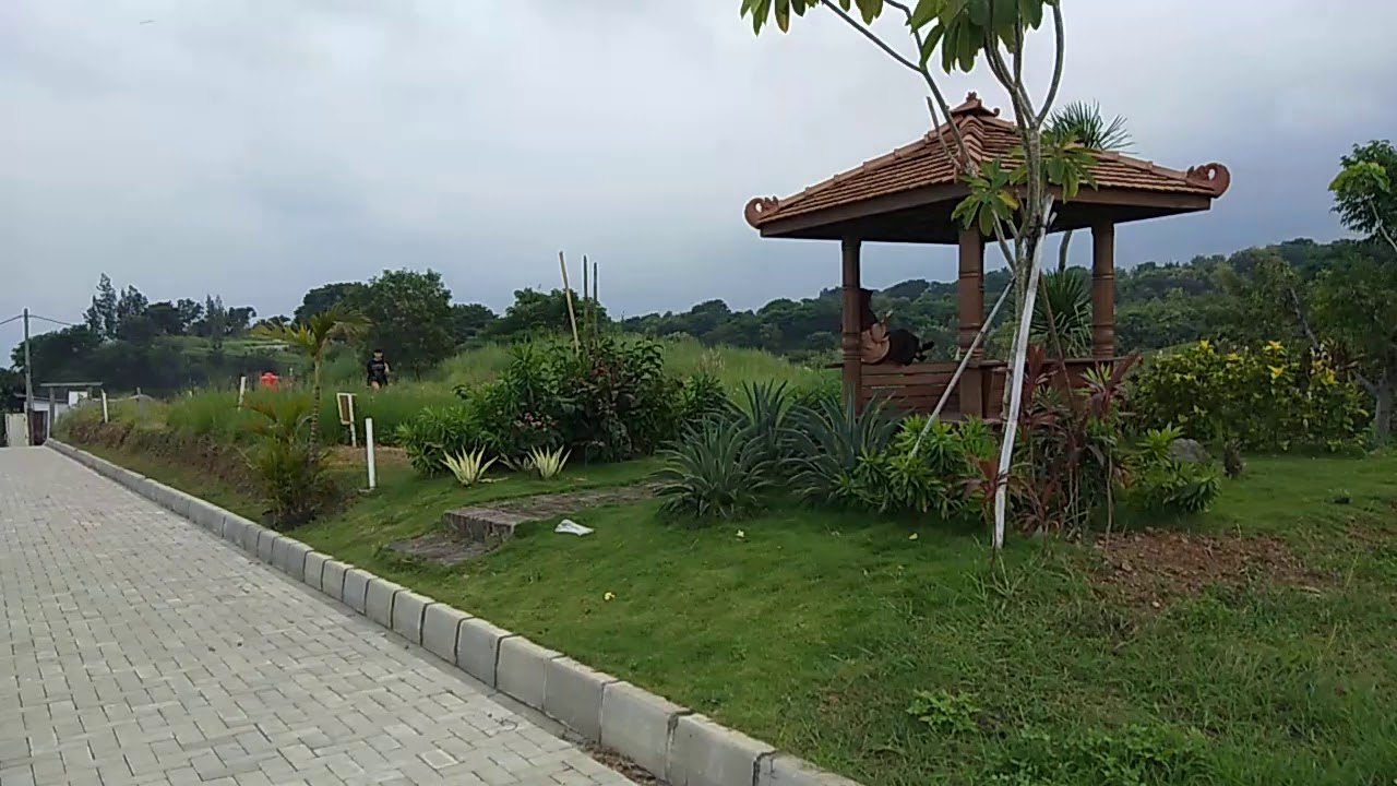 Beranda Bali Mundu townhouse - YouTube