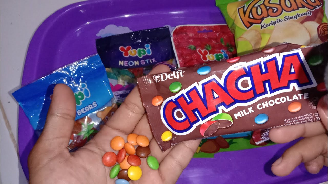 hunting Snack ChaCha chocolate, yupi strawberry, yupi baby bears, neon ...