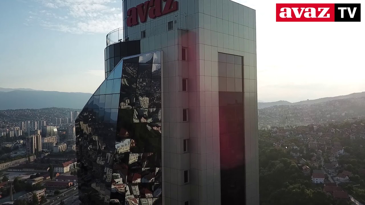 Soko svio gnijezdo na vrhu „Avaz Twist Towera“ - YouTube