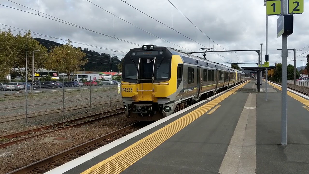 Wellington Metlink (Transdev/Hyundai Rotem) train "Matangi" arrives at ...