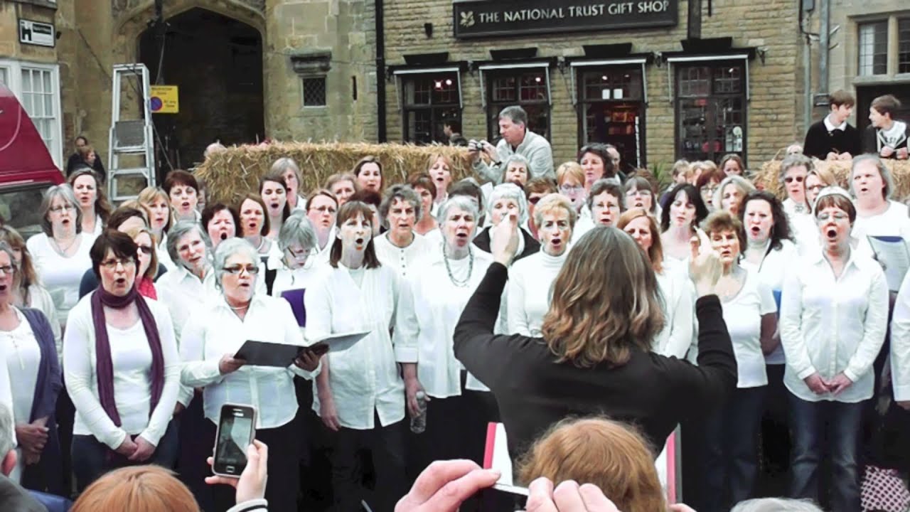 CHOIR WORKS & STREET SINGS AT WELLS - YouTube