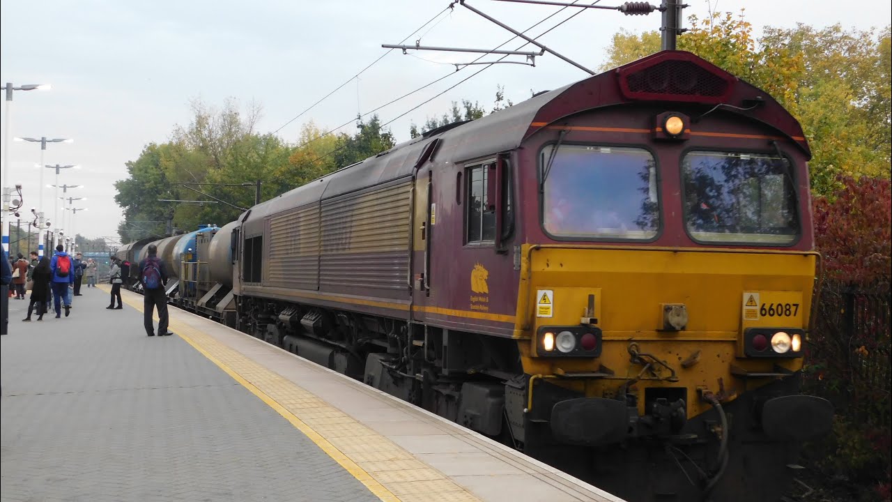 EWS (Sheds) RHTT Class 66087 & 66181 Passing Finsbury Park P1 - YouTube
