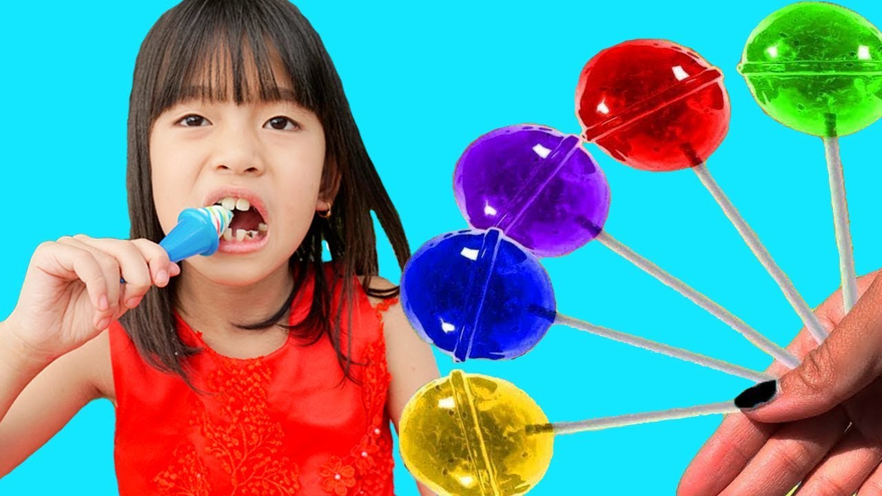 "LaLa and Sister pretend play with Lollipops" for learning colors ...