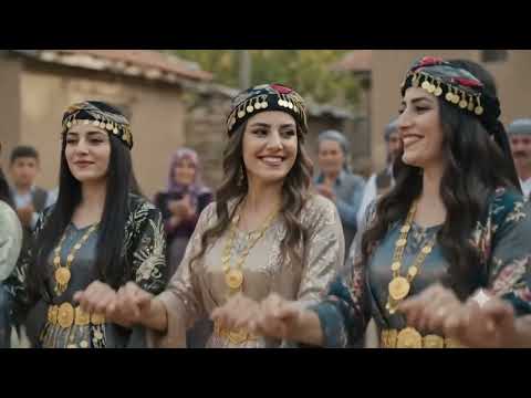 Halay Oynayan Kadınların Renkli ve Coşkulu Anları #halay #kurdish #kurtce #düğün  #gelin  #halaybasi