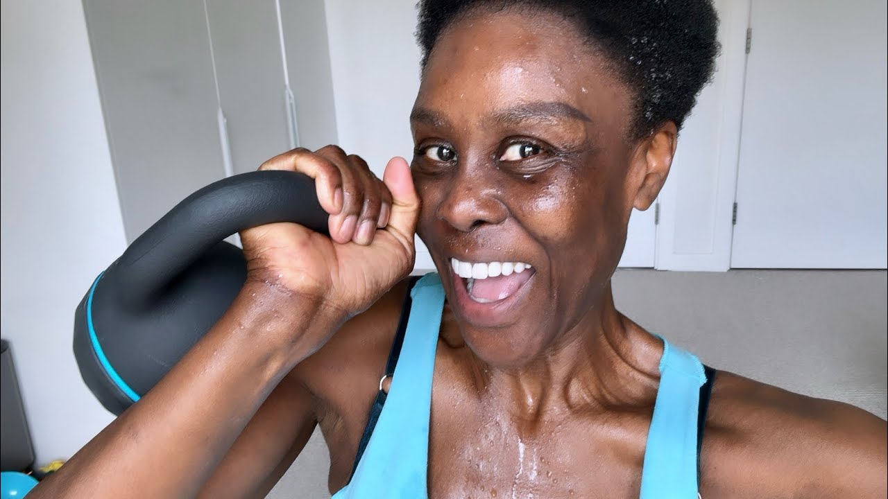 LIVE WITH FUMI! 😊 🏋️‍♀️ TODAY IT WAS ALL ABOUT WORKING THE THIGHS AND ...