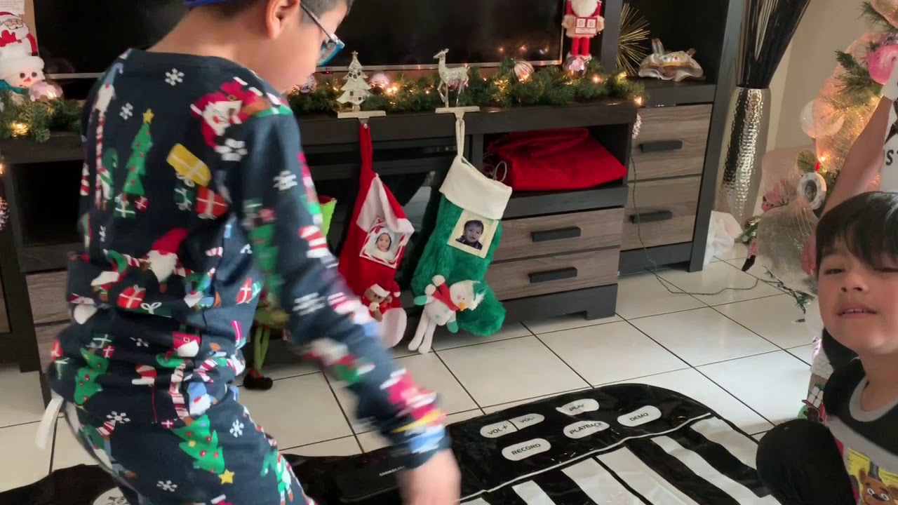 Elf On The Shelf Day 20 - YouTube