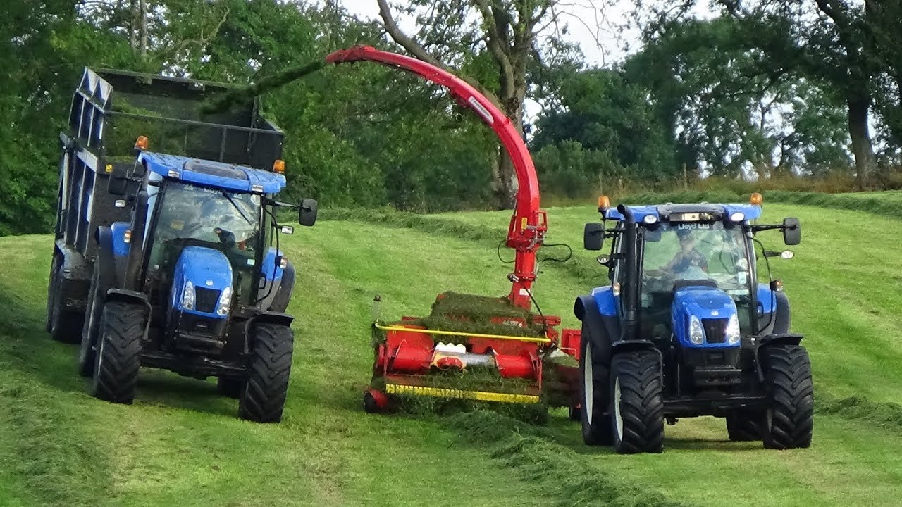 Trailed Silage on the slopes with Pottinger & New Hollands - Silage ...
