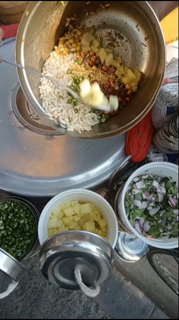 100₹ Ka Jhal Muri Masala Chat 🙂 In New Delhi #shorts - YouTube