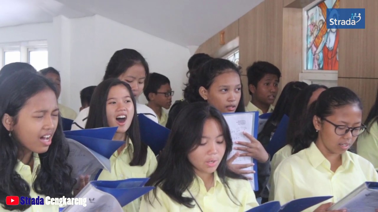 Tugas Koor Paroki Gereja Trinitas Cengkareng - YouTube