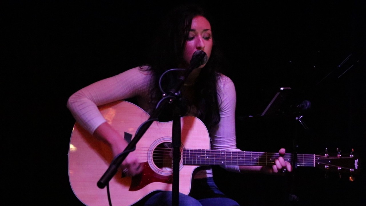 Hallelujah - Leonard Cohen Cover - Gina Roode - YouTube