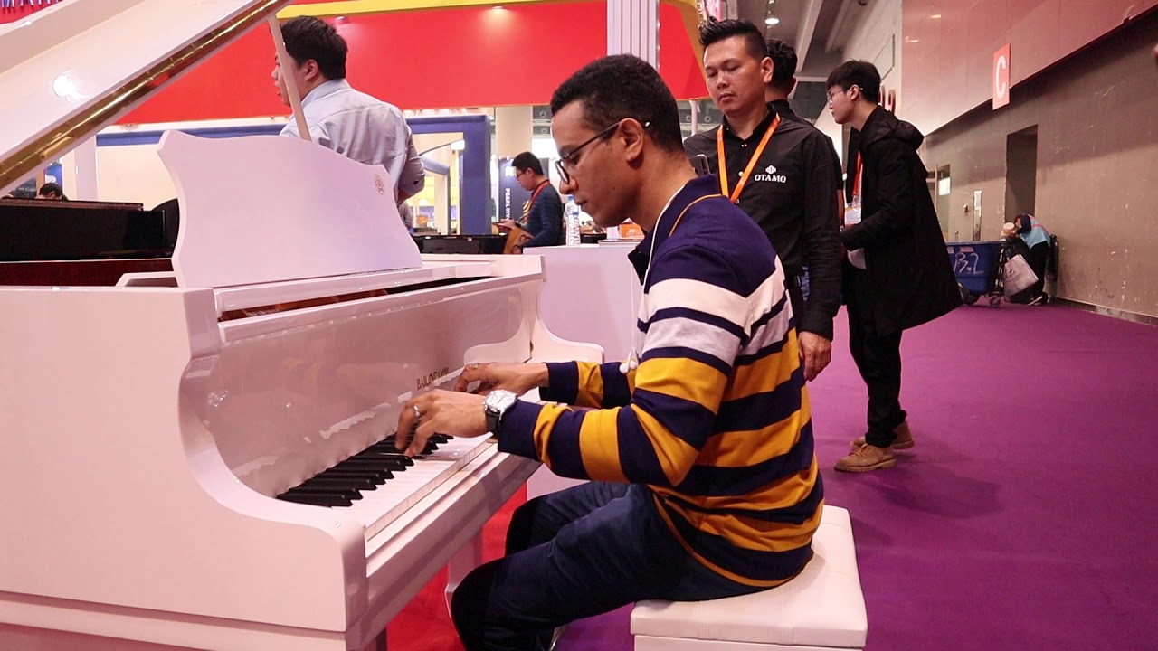 Chinese Pianos Testing on Guangzhou Fair Musical Instruments - YouTube