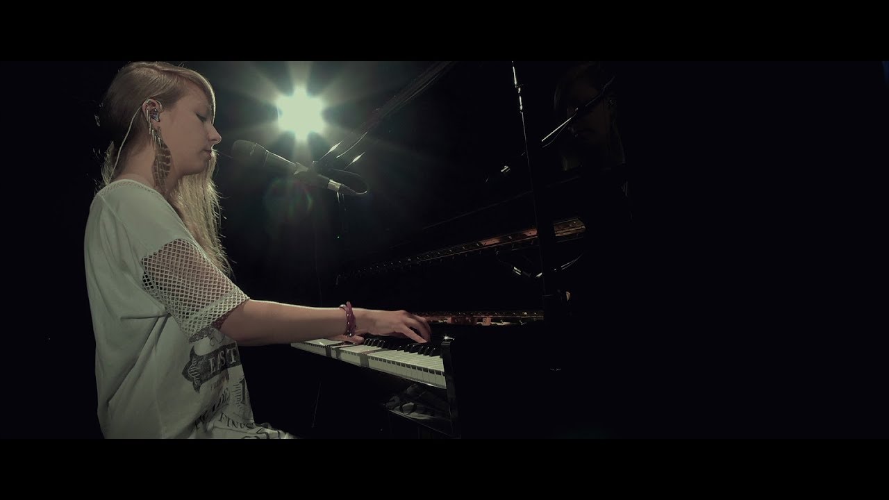 Shari Sophie - Feder (Offizielles Akustik Video) - YouTube