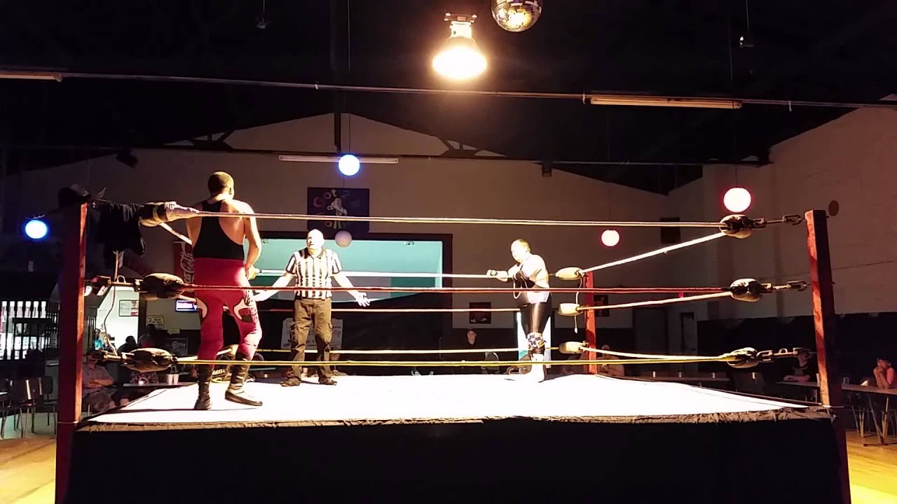 Roscoe Ray vs Jamie Holmes - YouTube