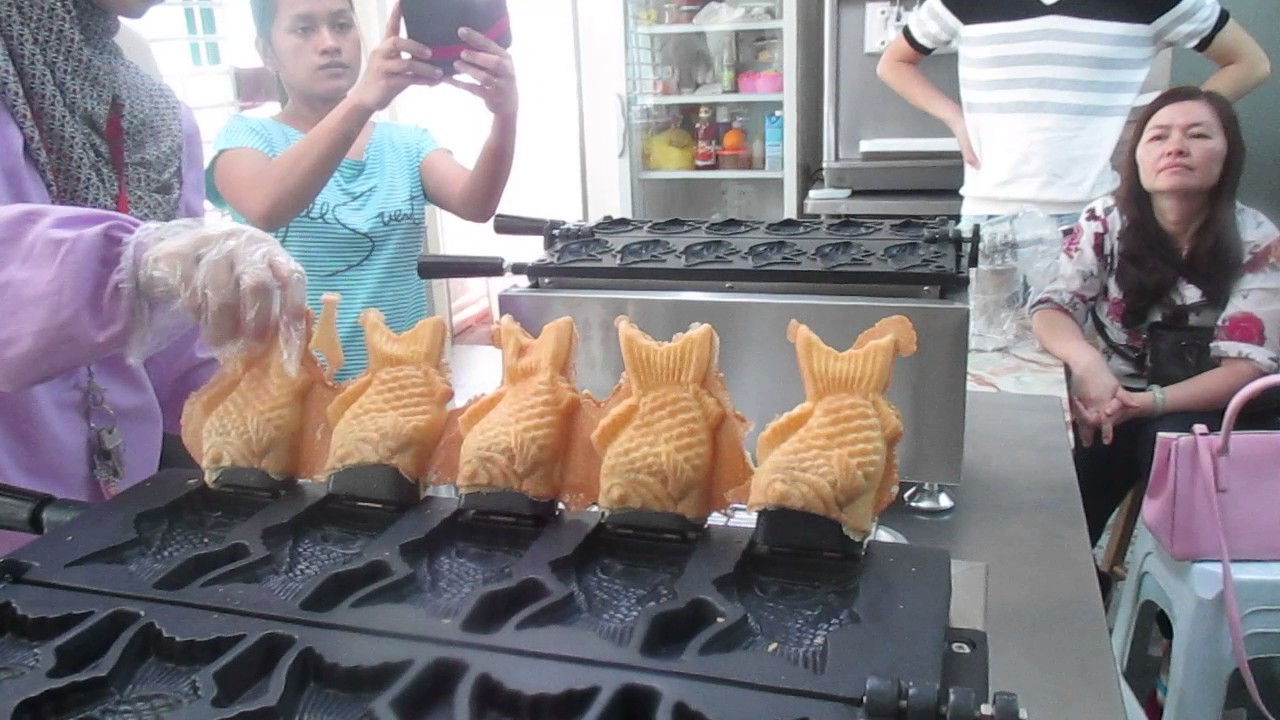 How to make small fish waffle ice cream - YouTube