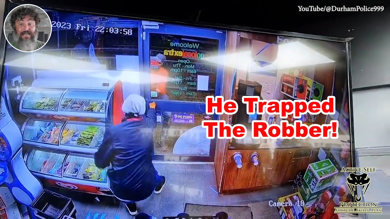 Clerk Traps Robber In Store While Police Come - YouTube