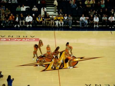Golden State Warriors Cheerleader - YouTube
