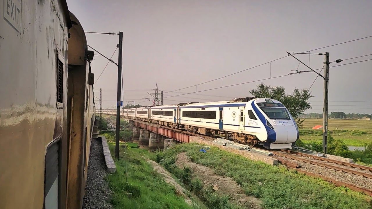 FLAT MPS TRAIN CROSSING || VANDE BHARAT + RAJDHANI EXPRESS BACK TO BACK ...