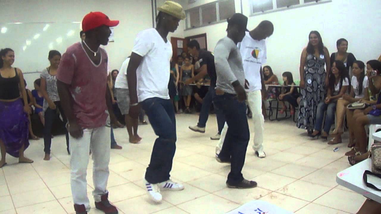 Africanos Dançando Kuduro 2.MP4 - YouTube